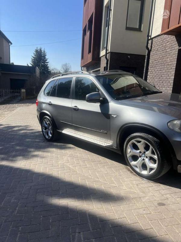Grey BMW X5 2009 in Kaunas, with an engine capacity of 3.00 L and mileage of 375 thousand km for 9500 €, photo 8 on AUTOMOTO.COM.LV