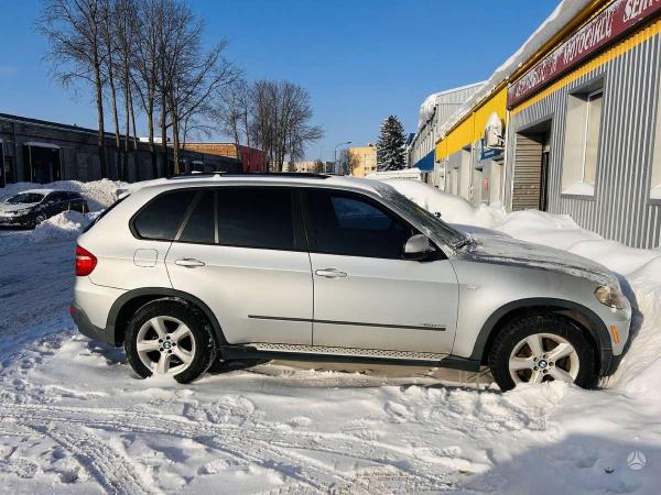 Pelēks BMW X5 2009 Šauļi, ar dzinēja tilpumu 2.99 L un nobraukumu 285 tūkst. km par 4450 €, foto 1 vietnē AUTOMOTO.COM.LV