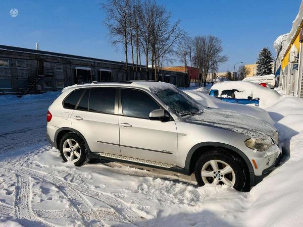 Grey BMW X5 2009 in Siauliai, with an engine capacity of 2.99 L and mileage of 285 thousand km for 4450 €, photo 2 on AUTOMOTO.COM.LV
