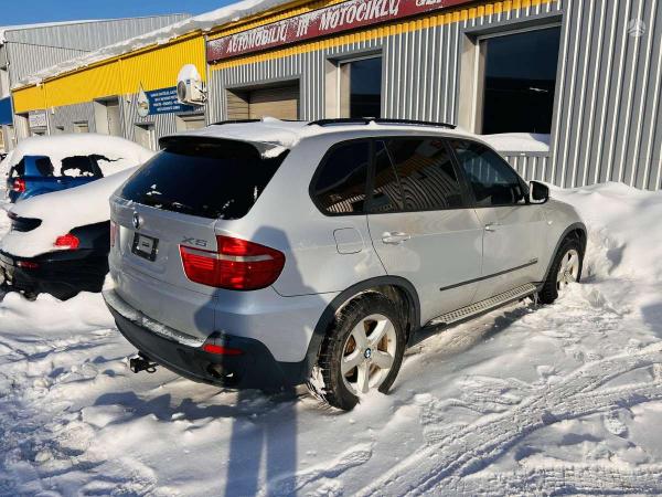 Grey BMW X5 2009 in Siauliai, with an engine capacity of 2.99 L and mileage of 285 thousand km for 4450 €, photo 3 on AUTOMOTO.COM.LV