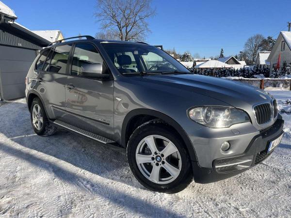 Grey BMW X5 2009 in Trakai, with an engine capacity of 2.99 L and mileage of 399 thousand km for 5650 €, photo 1 on AUTOMOTO.COM.LV