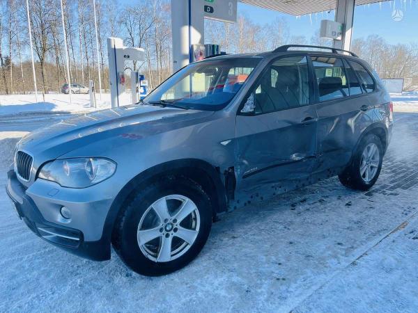 Grey BMW X5 2009 in Trakai, with an engine capacity of 2.99 L and mileage of 399 thousand km for 5650 €, photo 3 on AUTOMOTO.COM.LV