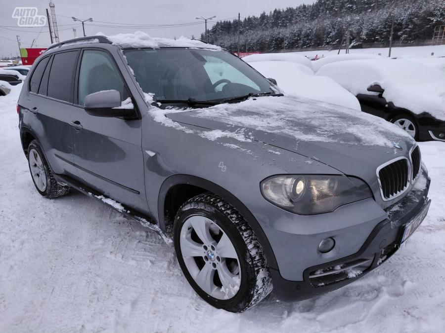 Pelēks BMW X5 2009 Viļņa, ar dzinēja tilpumu 3.00 L un nobraukumu 351 tūkst. km par 8500 €, foto 1 vietnē AUTOMOTO.COM.LV