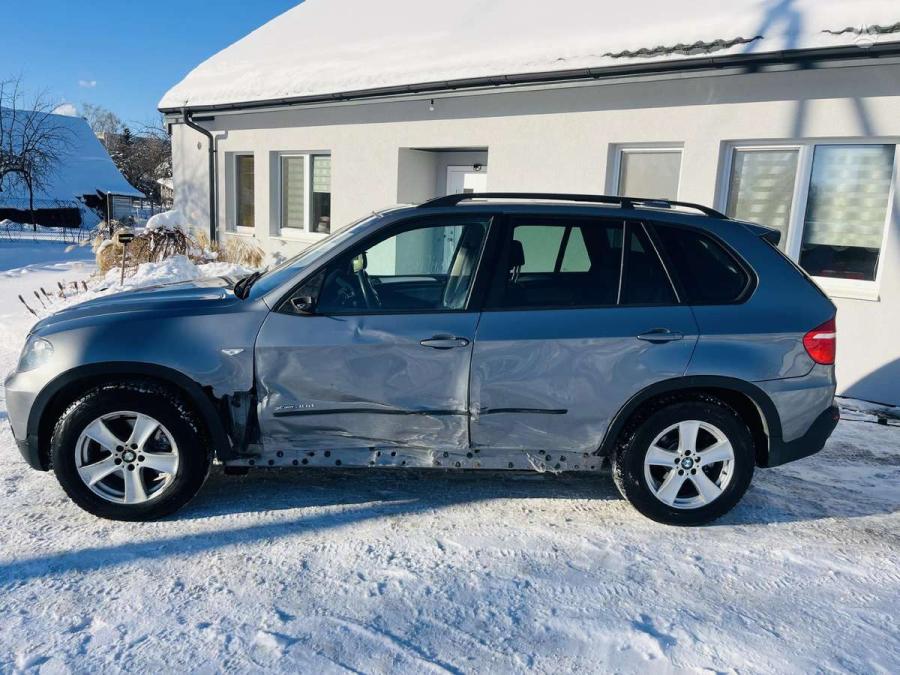 Pelēks BMW X5 2009 Trakai, ar dzinēja tilpumu 2.99 L un nobraukumu 395 tūkst. km par 5150 €, foto 3 vietnē AUTOMOTO.COM.LV