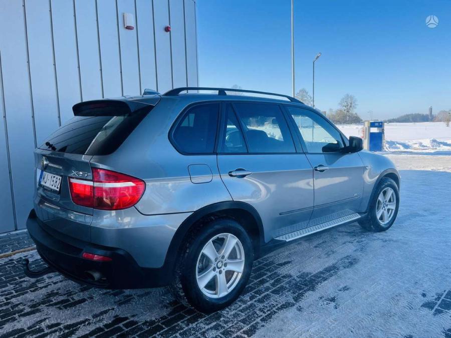 Pelēks BMW X5 2009 Trakai, ar dzinēja tilpumu 2.99 L un nobraukumu 395 tūkst. km par 5150 €, foto 5 vietnē AUTOMOTO.COM.LV