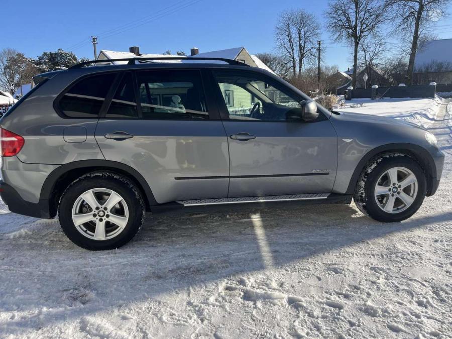 Pelēks BMW X5 2009 Trakai, ar dzinēja tilpumu 2.99 L un nobraukumu 395 tūkst. km par 5150 €, foto 6 vietnē AUTOMOTO.COM.LV