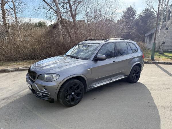 Grey BMW X5 2009 in Klaipeda, with an engine capacity of 3.00 L and mileage of 244 thousand km for 10000 €, photo 2 on AUTOMOTO.COM.LV