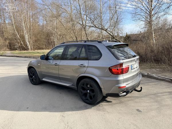 Grey BMW X5 2009 in Klaipeda, with an engine capacity of 3.00 L and mileage of 244 thousand km for 10000 €, photo 3 on AUTOMOTO.COM.LV