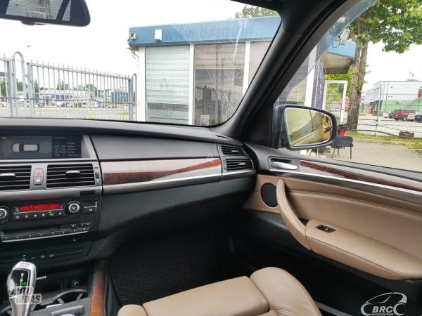 Grey BMW X5 2009 in Avizieniai, with an engine capacity of 3.00 L and mileage of 390 thousand km for 7500 €, photo 5 on AUTOMOTO.COM.LV