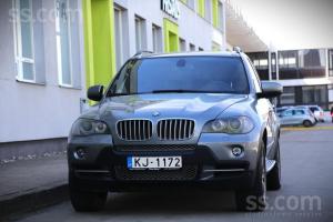 Grey BMW X5 2009 in Riga, with an engine capacity of 3.00 L and mileage of 443 thousand km for 5995 €, photo  on AUTOMOTO.COM.LV