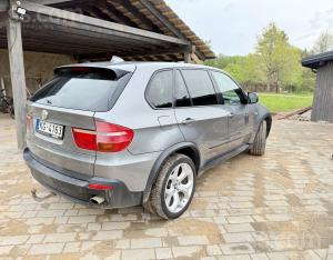 Pelēks BMW X5 2009 Alūksne, ar dzinēja tilpumu 3.00 L un nobraukumu 485 tūkst. km par 6450 €, foto 7 vietnē AUTOMOTO.COM.LV