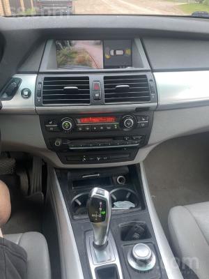 Grey BMW X5 2009 in Riga, with an engine capacity of 3.00 L and mileage of 309 thousand km for 5995 €, photo 8 on AUTOMOTO.COM.LV
