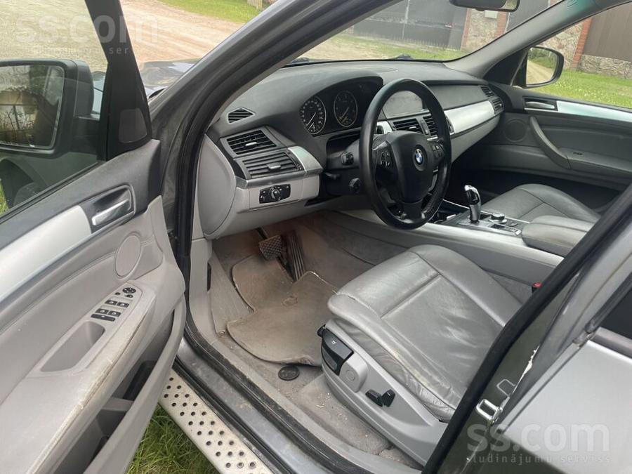 Grey BMW X5 2009 in Riga, with an engine capacity of 3.00 L and mileage of 309 thousand km for 5995 €, photo 12 on AUTOMOTO.COM.LV