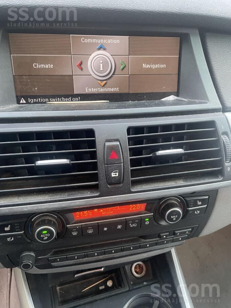 Grey BMW X5 2009 in Riga, with an engine capacity of 3.00 L and mileage of 309 thousand km for 5995 €, photo 13 on AUTOMOTO.COM.LV