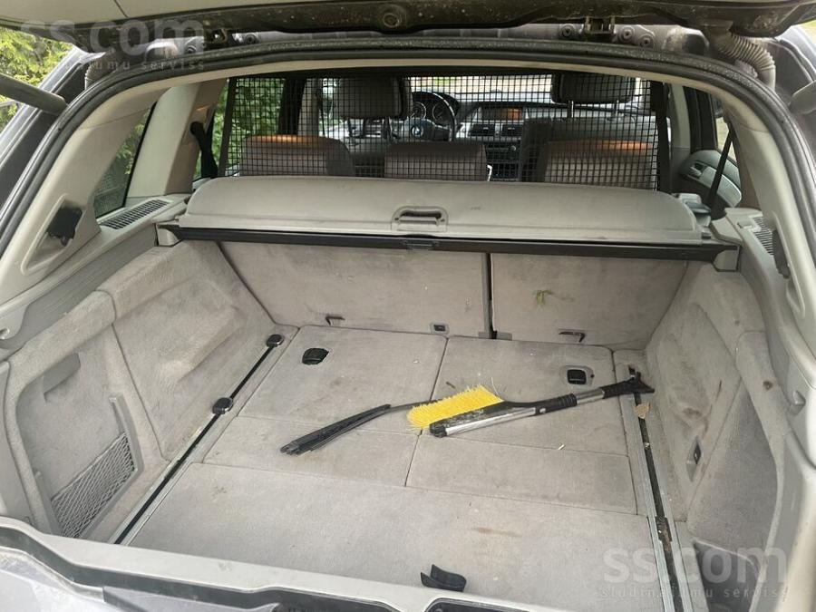 Grey BMW X5 2009 in Riga, with an engine capacity of 3.00 L and mileage of 309 thousand km for 5995 €, photo 18 on AUTOMOTO.COM.LV
