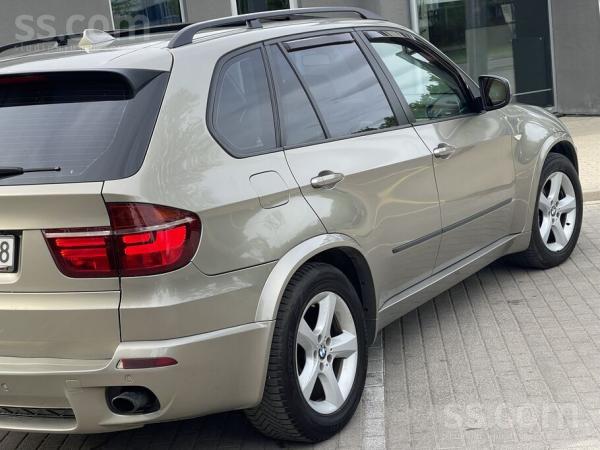 Grey BMW X5 2009 in Jurmala, with an engine capacity of 3.00 L and mileage of 0 thousand km for 8790 €, photo 2 on AUTOMOTO.COM.LV