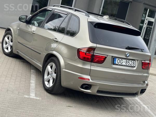 Grey BMW X5 2009 in Jurmala, with an engine capacity of 3.00 L and mileage of 0 thousand km for 8790 €, photo 4 on AUTOMOTO.COM.LV