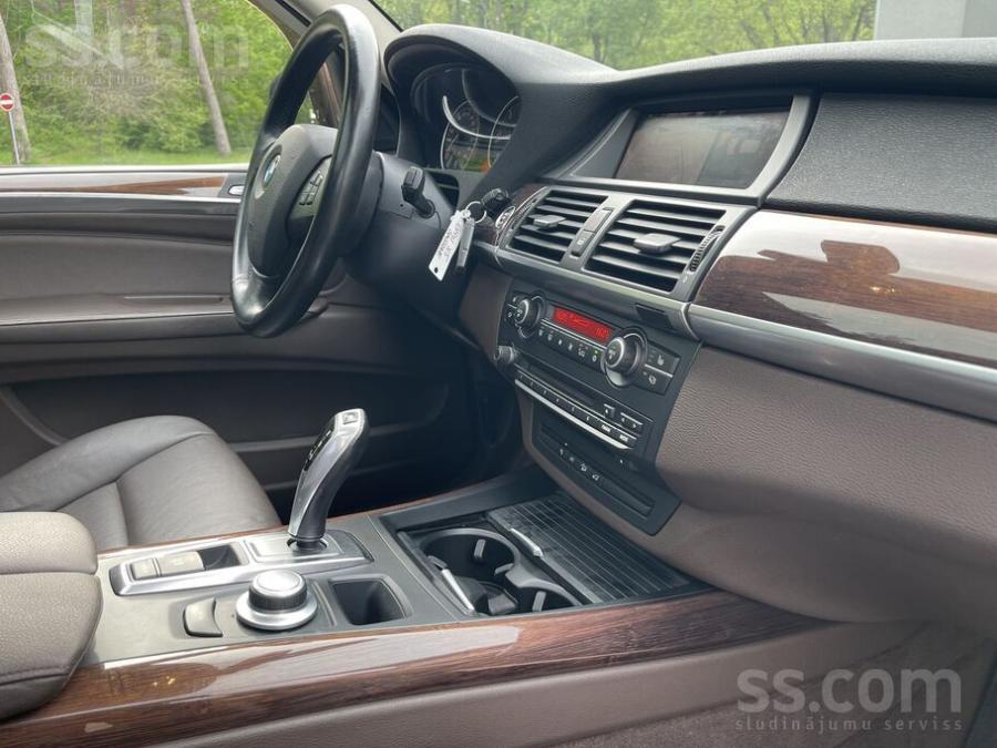 Pelēks BMW X5 2009 Jūrmala, ar dzinēja tilpumu 3.00 L un nobraukumu 0 tūkst. km par 8790 €, foto 29 vietnē AUTOMOTO.COM.LV