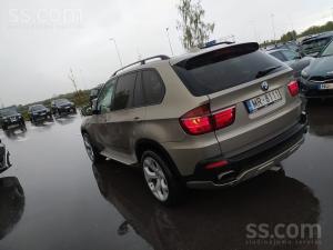 Pelēks BMW X5 2009 Rīga, ar dzinēja tilpumu 3.00 L un nobraukumu 338 tūkst. km par 9000 €, foto 4 vietnē AUTOMOTO.COM.LV