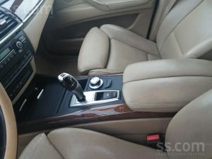 Pelēks BMW X5 2009 Rīga, ar dzinēja tilpumu 3.00 L un nobraukumu 338 tūkst. km par 9000 €, foto 8 vietnē AUTOMOTO.COM.LV