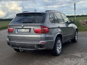 Pelēks BMW X5 2009 Talsi, ar dzinēja tilpumu 3.00 L un nobraukumu 366 tūkst. km par 9000 €, foto 4 vietnē AUTOMOTO.COM.LV