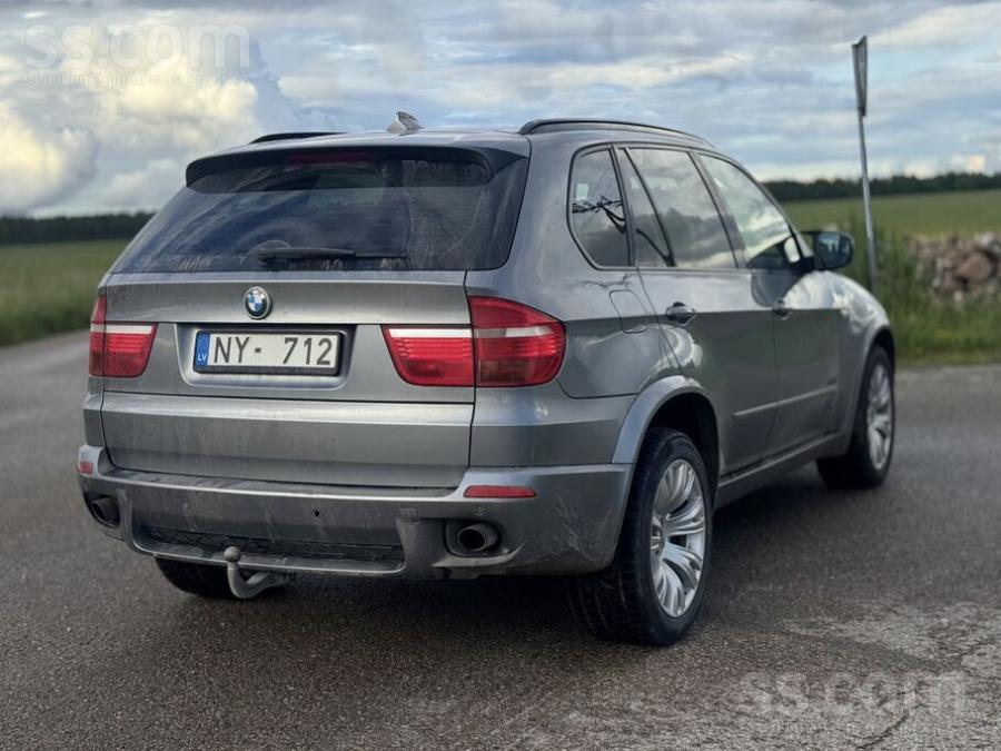Pelēks BMW X5 2009 Talsi, ar dzinēja tilpumu 3.00 L un nobraukumu 366 tūkst. km par 9000 €, foto 4 vietnē AUTOMOTO.COM.LV