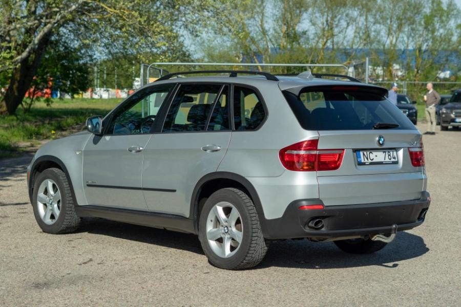 Grey BMW X5 2009 in Riga, with an engine capacity of 3.00 L and mileage of 363 thousand km for 9800 €, photo 3 on AUTOMOTO.COM.LV