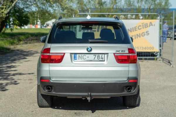 Grey BMW X5 2009 in Riga, with an engine capacity of 3.00 L and mileage of 363 thousand km for 9800 €, photo 3 on AUTOMOTO.COM.LV