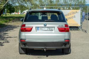 Grey BMW X5 2009 in Riga, with an engine capacity of 3.00 L and mileage of 363 thousand km for 9800 €, photo 4 on AUTOMOTO.COM.LV