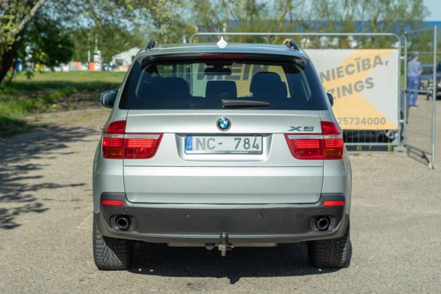 Grey BMW X5 2009 in Riga, with an engine capacity of 3.00 L and mileage of 363 thousand km for 9800 €, photo 4 on AUTOMOTO.COM.LV
