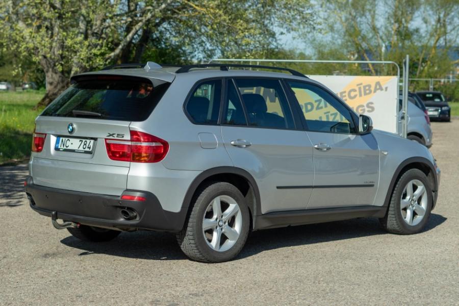 Grey BMW X5 2009 in Riga, with an engine capacity of 3.00 L and mileage of 363 thousand km for 9800 €, photo 5 on AUTOMOTO.COM.LV
