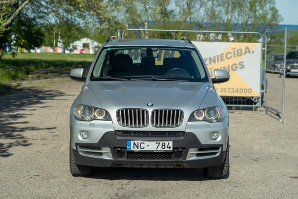 Grey BMW X5 2009 in Riga, with an engine capacity of 3.00 L and mileage of 363 thousand km for 9800 €, photo 6 on AUTOMOTO.COM.LV
