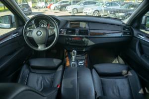 Grey BMW X5 2009 in Riga, with an engine capacity of 3.00 L and mileage of 363 thousand km for 9800 €, photo 8 on AUTOMOTO.COM.LV