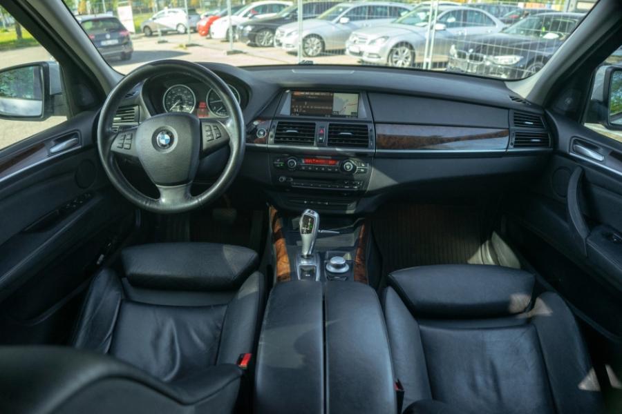 Grey BMW X5 2009 in Riga, with an engine capacity of 3.00 L and mileage of 363 thousand km for 9800 €, photo 8 on AUTOMOTO.COM.LV
