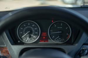 Grey BMW X5 2009 in Riga, with an engine capacity of 3.00 L and mileage of 363 thousand km for 9800 €, photo 16 on AUTOMOTO.COM.LV