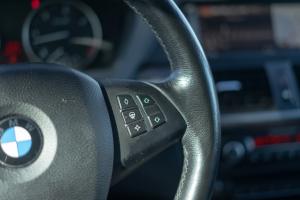 Grey BMW X5 2009 in Riga, with an engine capacity of 3.00 L and mileage of 363 thousand km for 9800 €, photo 19 on AUTOMOTO.COM.LV