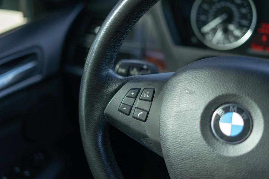 Grey BMW X5 2009 in Riga, with an engine capacity of 3.00 L and mileage of 363 thousand km for 9800 €, photo 20 on AUTOMOTO.COM.LV