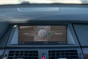 Grey BMW X5 2009 in Riga, with an engine capacity of 3.00 L and mileage of 363 thousand km for 9800 €, photo 26 on AUTOMOTO.COM.LV