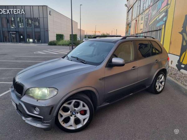 Grey BMW X5 2009 in Vilnius, with an engine capacity of 2.99 L and mileage of 355 thousand km for 6399 €, photo 2 on AUTOMOTO.COM.LV