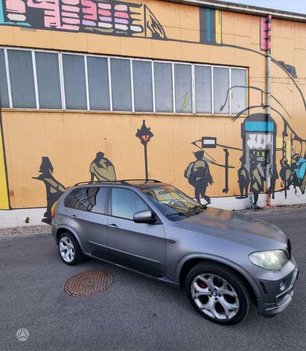 Grey BMW X5 2009 in Vilnius, with an engine capacity of 2.99 L and mileage of 355 thousand km for 6399 €, photo 5 on AUTOMOTO.COM.LV