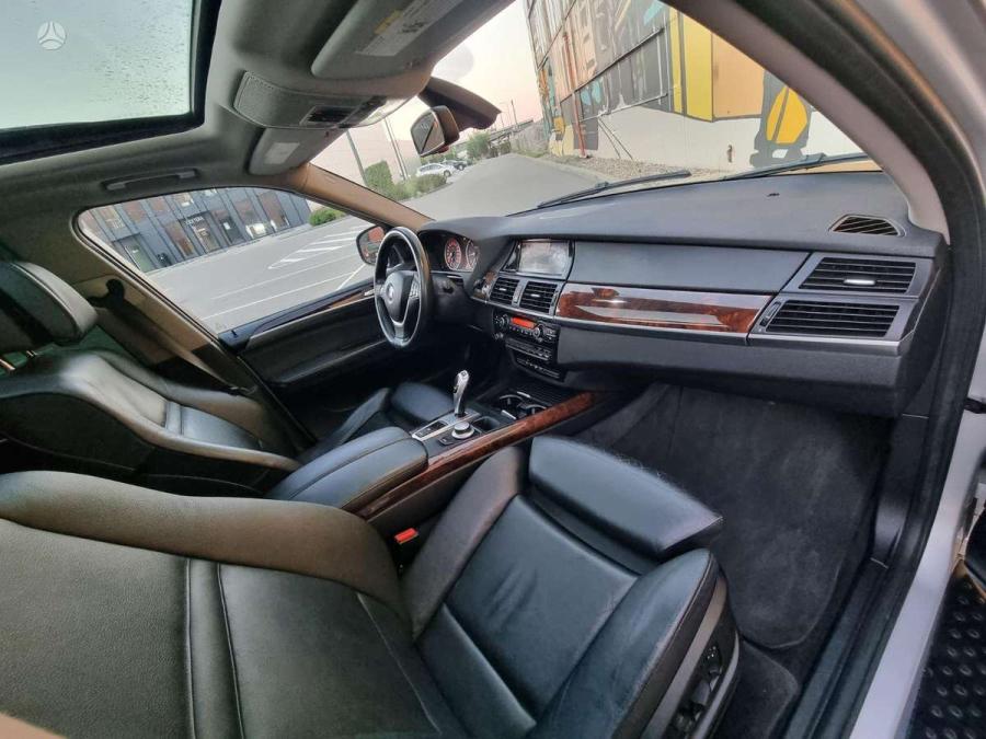 Pelēks BMW X5 2009 Viļņa, ar dzinēja tilpumu 2.99 L un nobraukumu 355 tūkst. km par 6399 €, foto 10 vietnē AUTOMOTO.COM.LV