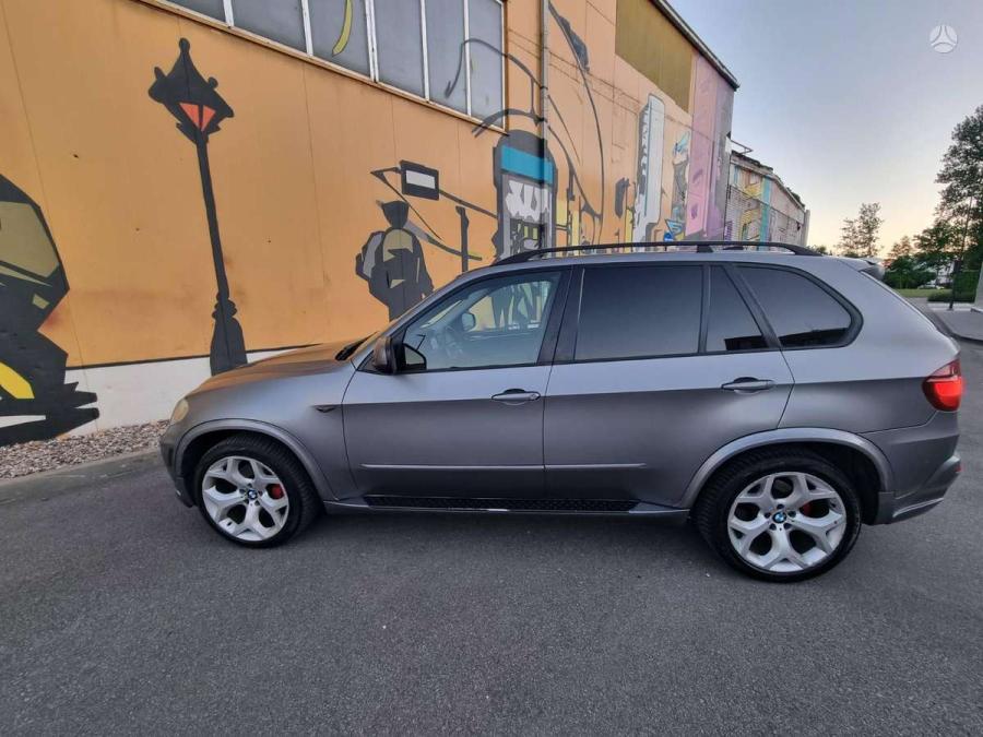 Pelēks BMW X5 2009 Viļņa, ar dzinēja tilpumu 2.99 L un nobraukumu 355 tūkst. km par 6399 €, foto 13 vietnē AUTOMOTO.COM.LV
