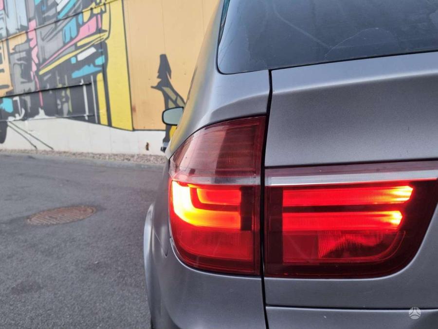Pelēks BMW X5 2009 Viļņa, ar dzinēja tilpumu 2.99 L un nobraukumu 355 tūkst. km par 6399 €, foto 14 vietnē AUTOMOTO.COM.LV