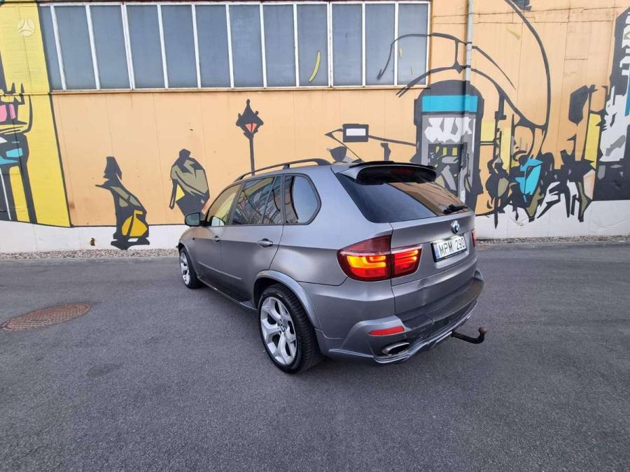 Pelēks BMW X5 2009 Viļņa, ar dzinēja tilpumu 2.99 L un nobraukumu 355 tūkst. km par 6399 €, foto 16 vietnē AUTOMOTO.COM.LV