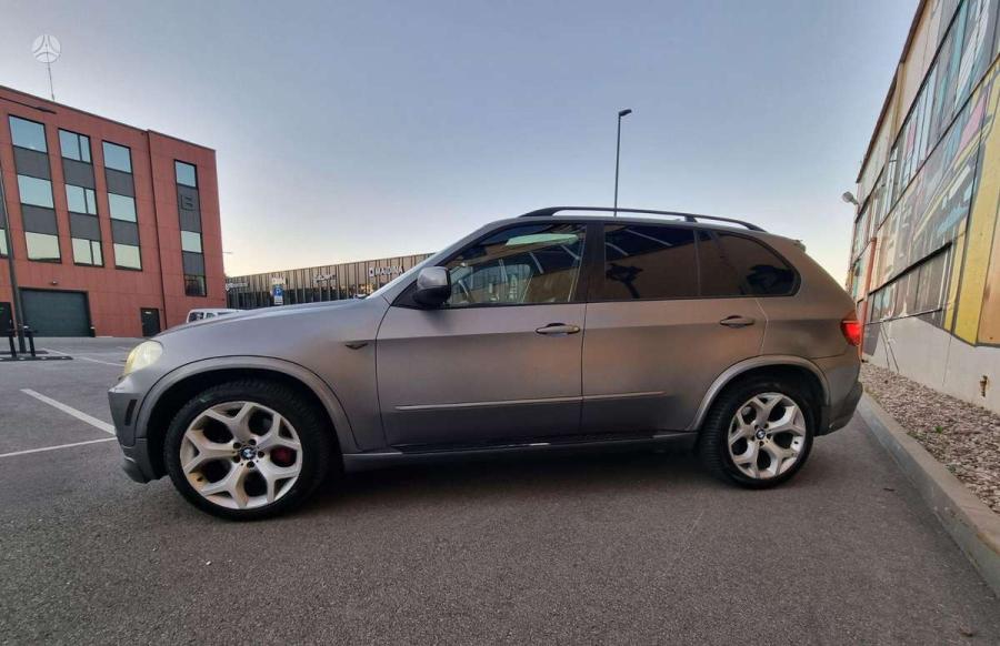 Pelēks BMW X5 2009 Viļņa, ar dzinēja tilpumu 2.99 L un nobraukumu 355 tūkst. km par 6399 €, foto 17 vietnē AUTOMOTO.COM.LV