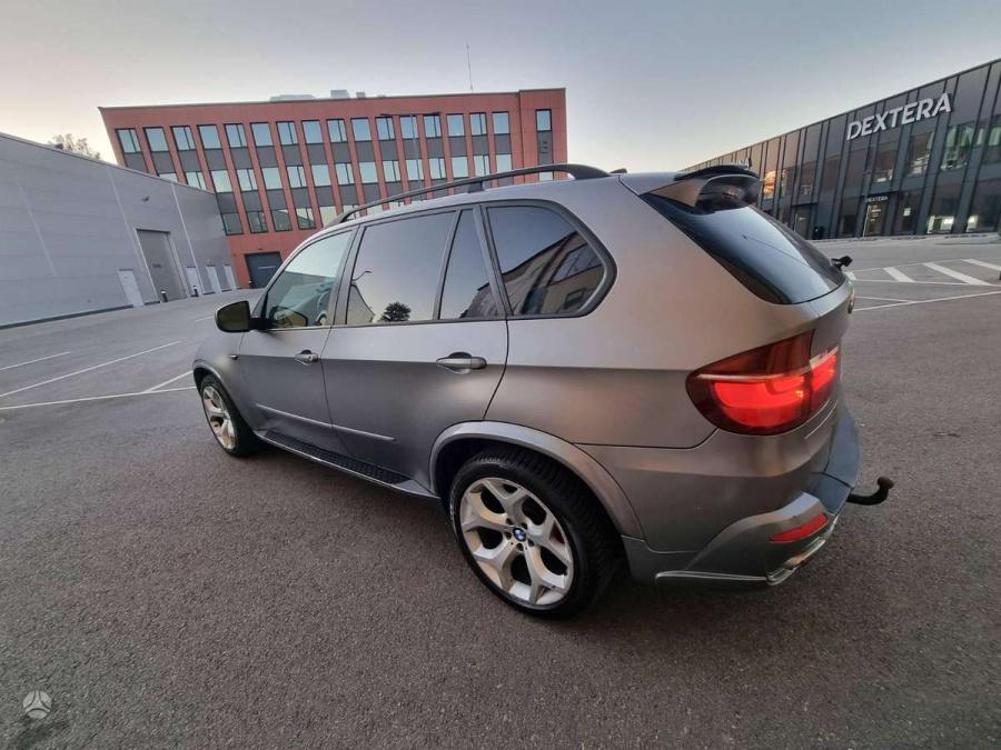 Pelēks BMW X5 2009 Viļņa, ar dzinēja tilpumu 2.99 L un nobraukumu 355 tūkst. km par 6399 €, foto 18 vietnē AUTOMOTO.COM.LV