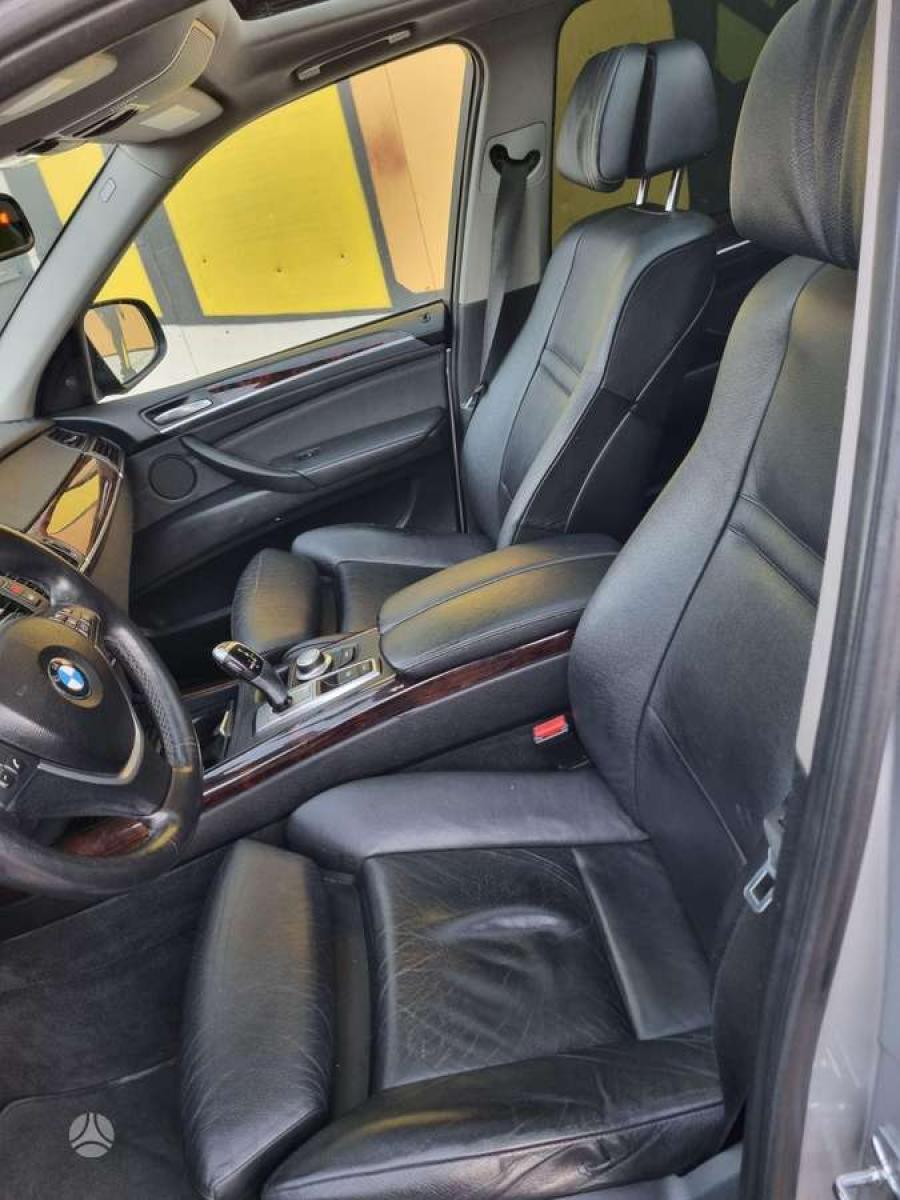 Pelēks BMW X5 2009 Viļņa, ar dzinēja tilpumu 2.99 L un nobraukumu 355 tūkst. km par 6399 €, foto 22 vietnē AUTOMOTO.COM.LV