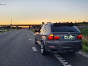 Pelēks BMW X5 2009 Viļņa, ar dzinēja tilpumu 2.99 L un nobraukumu 355 tūkst. km par 6399 €, foto 25 vietnē AUTOMOTO.COM.LV