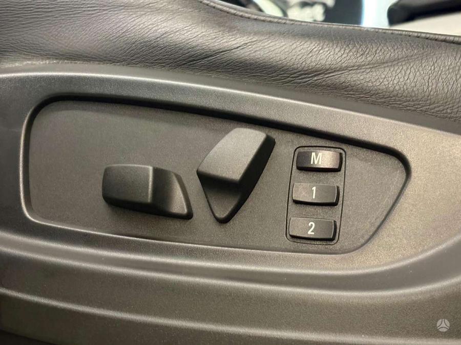 Grey BMW X5 2009 in Marijampole, with an engine capacity of 2.99 L and mileage of 222 thousand km for 9350 €, photo 4 on AUTOMOTO.COM.LV