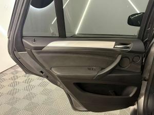 Grey BMW X5 2009 in Marijampole, with an engine capacity of 2.99 L and mileage of 222 thousand km for 9350 €, photo 6 on AUTOMOTO.COM.LV